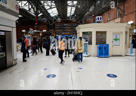 The inner foyer of Marylebone station Stock Photo - Alamy