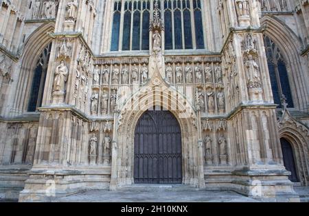 Beverley Minster West Front, Victorian statues Stock Photo - Alamy