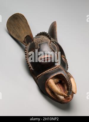 Face Mask, possibly early 1900s. Africa, West Africa, Côte d'Ivoire or ...
