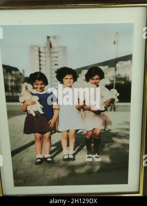 EVA GOLDBERG, SUSANNE LEDERMANN und ANNE FRANK auf einem Foto von 1936 ...