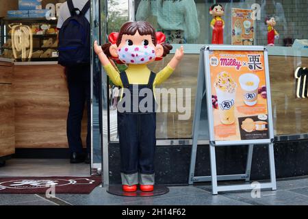 Fujiya confectionary store in Ginza with its mascot Peko with halloween ...