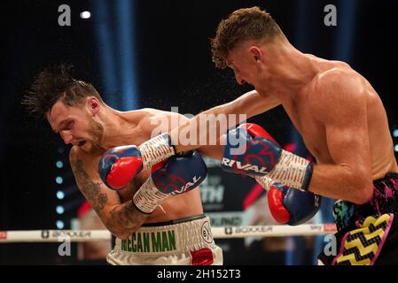 Jez Smith (left) and Brad Rea in action in their Middleweight Contest ...