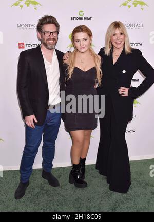 Abigail Breslin at the Environmental Media Association (EMA) Awards ...