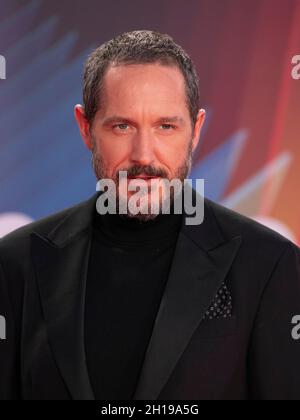 Bertie Carvel on the red carpet of the premiere Knight of the seven ...