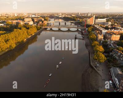 Putney riverside embankment, river Thames, Wandsworth, London, England ...