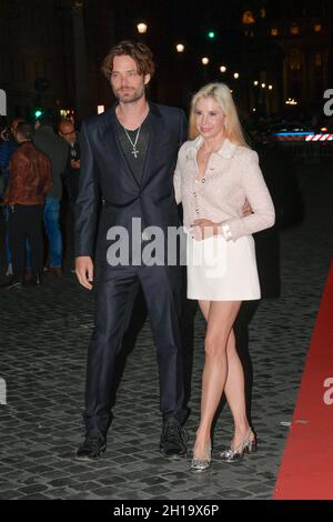 Christopher Backus and Mira Sorvino attend the premiere for Showtime's ...