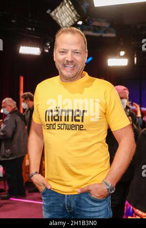 Berlin, Germany. 15th Oct, 2021. Kim Fisher is at the photo shoot in the new set of the RBB show ...