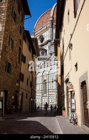 FLORENCE, ITALY - APRIL, 2018: People on the beautiful streets around ...