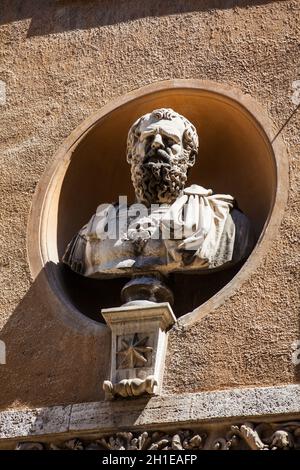 ROME, ITALY - APRIL, 2018: Details of the statues in the Courtyard of ...