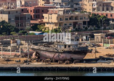 Suez, Egypt - November 5, 2017: Tug Ezzat Adel vessel passing the New ...