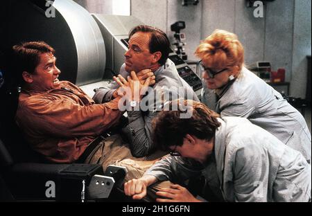 ARNOLD SCHWARZENEGGER in TOTAL RECALL (1990), directed by PAUL ...