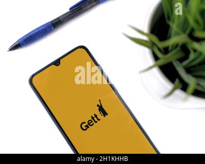 Lod, Israel - July 8, 2020: Gett app launch screen with logo on the ...