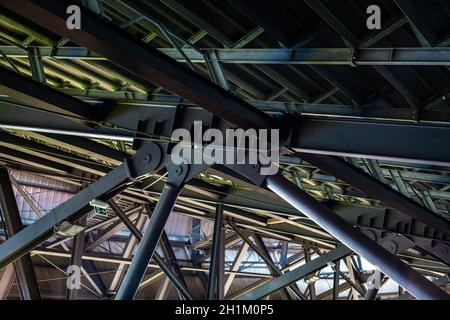metal load-bearing structure of a large building Stock Photo - Alamy