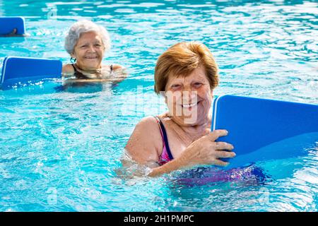 elderly with pool boards doing exercise in the swimming pool Stock ...
