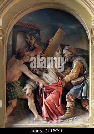 Simon of Cyrene carries the cross, 5th Stations of the Cross by Sieger ...
