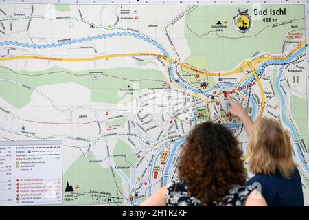 Stadtplan von Bad Ischl mit Touristen, Salzkammergut, Oberösterreich ...