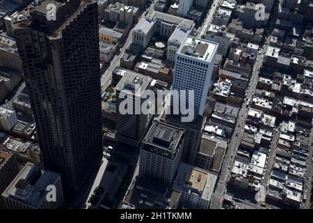 555 California St, San Francisco, showing the architectural lines of ...