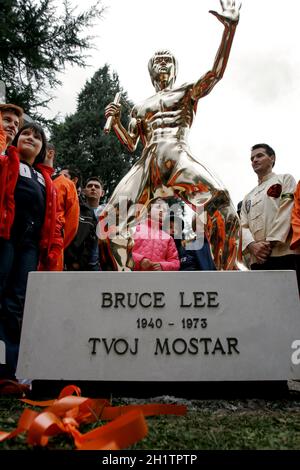 Bosnian people celebrate unveiling the statue of the Bruce Lee Hong ...