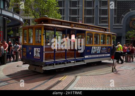 Powell & Mason Cable Car turntable at Fisherman's Wharf, San Francisco ...