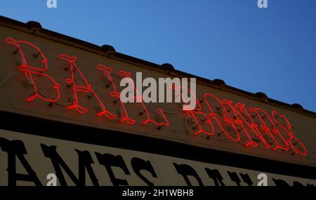 Neon Sign - Bail Bonds on front of building Stock Photo - Alamy