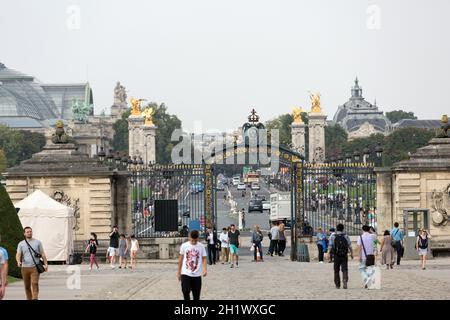 Entrance gate - Les Invalides complex, Paris France Stock Photo - Alamy