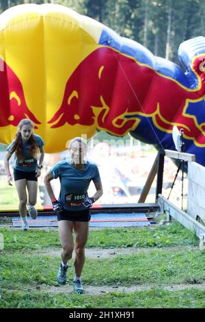Auf dem Weg zum Sieg ?ber 1500m der Frauen: Patricia Silva (POR/Portugal); Sparkassen Indoor ...
