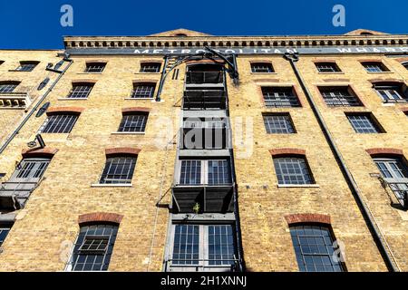 Exterior of converted warehouse building Metropolitan Wharf, Wapping ...