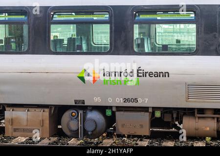 Iarnród Éireann/Irish Rail logo on the side of a carriage Stock Photo ...