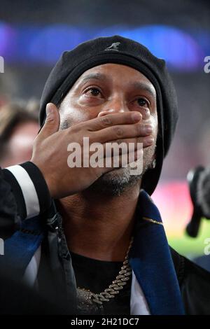 Ronaldinho - PSG vs RB Leipzig - Ligue 1 Uber Eats in Parc des Princes ...