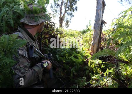 SCHOFIELD BARRACKS, Hawaii – A Green Beret with 3rd Battalion, 1st ...