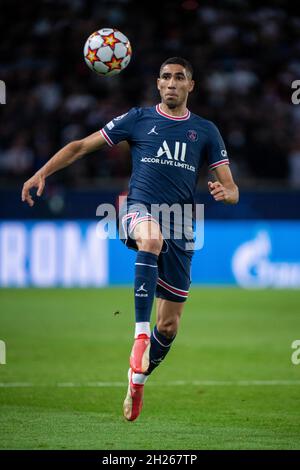 PARIS - (l-r) Achraf Hakimi of Paris Saint-Germain, Mauro Junior of PSV ...