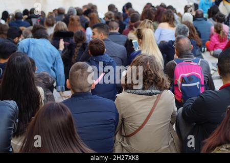 Viele Zuschauer in Paris Stock Photo - Alamy