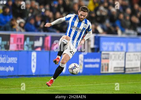 Oliver Turton #20 of Huddersfield Town crosses the ball Stock Photo - Alamy