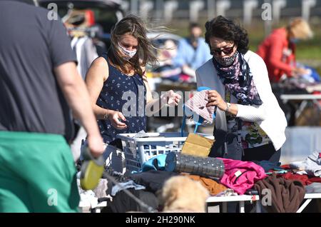 Ein großer Flohmarkt in Wien, Österreich, Europa - A large flea market ...