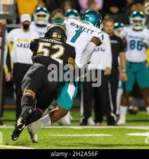 Coastal Carolina running back Braydon Bennett (1) runs for a 75-yard ...