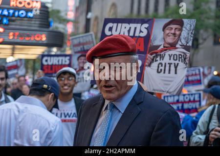 Mayoral candidate Curtis Sliwa arrives to vote with his wife Nancy ...