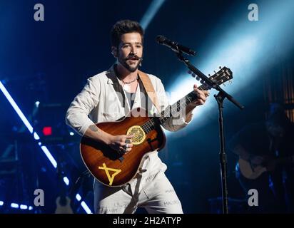 MIAMI BEACH - FL, OCT 20: Camilo performs in stage during “Mis Manos ...