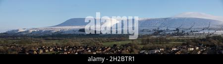 Panorama of Pendle Hill covered with snow Stock Photo - Alamy