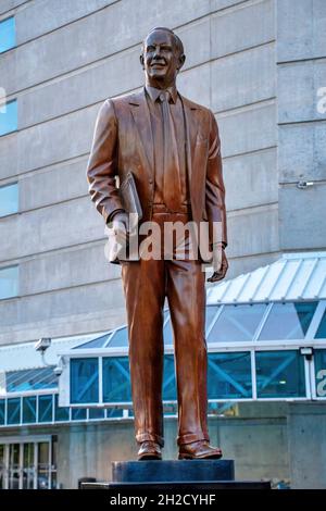 Ted Rogers Sculpture Statue Art, Toronto, Canada Stock Photo - Alamy