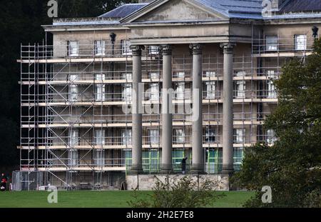 Scaffolding scaffold on stately home house England, Britain, Uk Stock ...