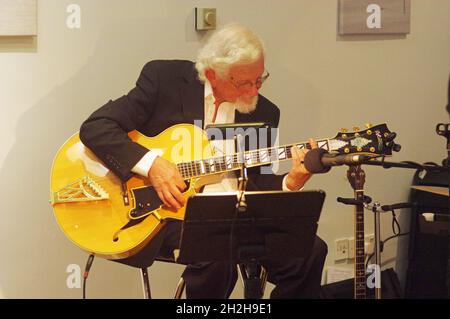 Dave Hanratty, The Pete Allen Band, Deanwood Park Golf Club, Newbury ...