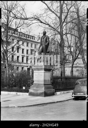 Statue of John Lawrence, 1st Baron Lawrence Stock Photo - Alamy