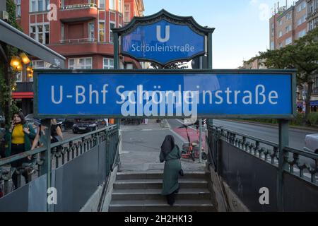U Bahnhof Schnleinstrasse