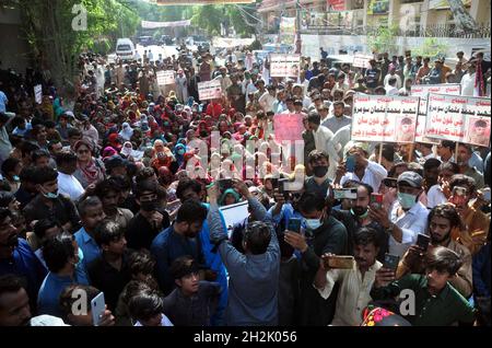 Pakistan. 22nd Oct, 2021. Members of Soomro Community are holding ...