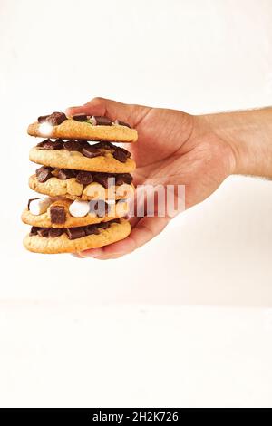 Male hand holding oatmeal with chocolate chips Stock Photo - Alamy