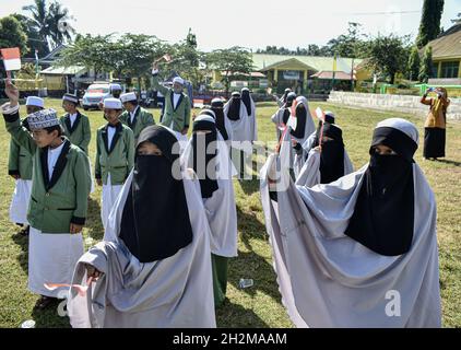 Soppeng, Indonesia. 22nd Oct, 2021. A number of students participated ...