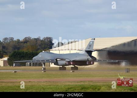 Rockwell B1-B Lancer taking off from RAF Fairford Stock Photo - Alamy