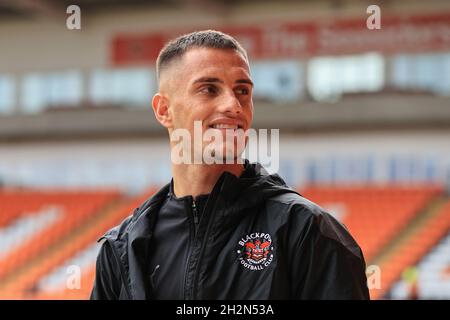 Jerry Yates #9 of Blackpool arrives ahead of the Emirates FA Cup Third ...