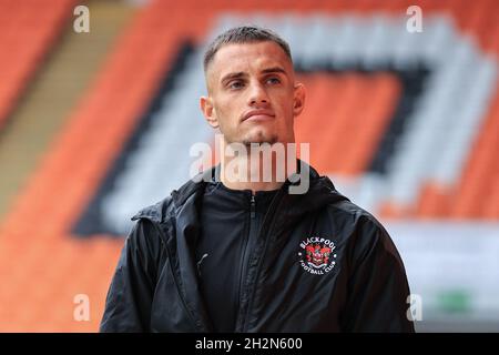 Jerry Yates #9 of Blackpool arrives ahead of the Emirates FA Cup Third ...