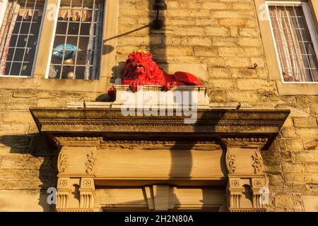 Red Lion. Market Street, Colne, Lancashire Stock Photo - Alamy
